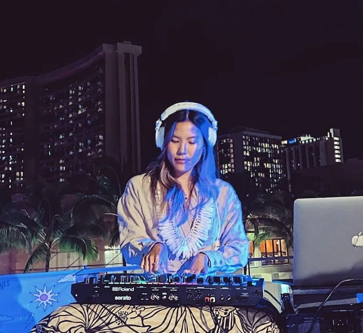 Poolside Vibes w/ DJ Ashloho